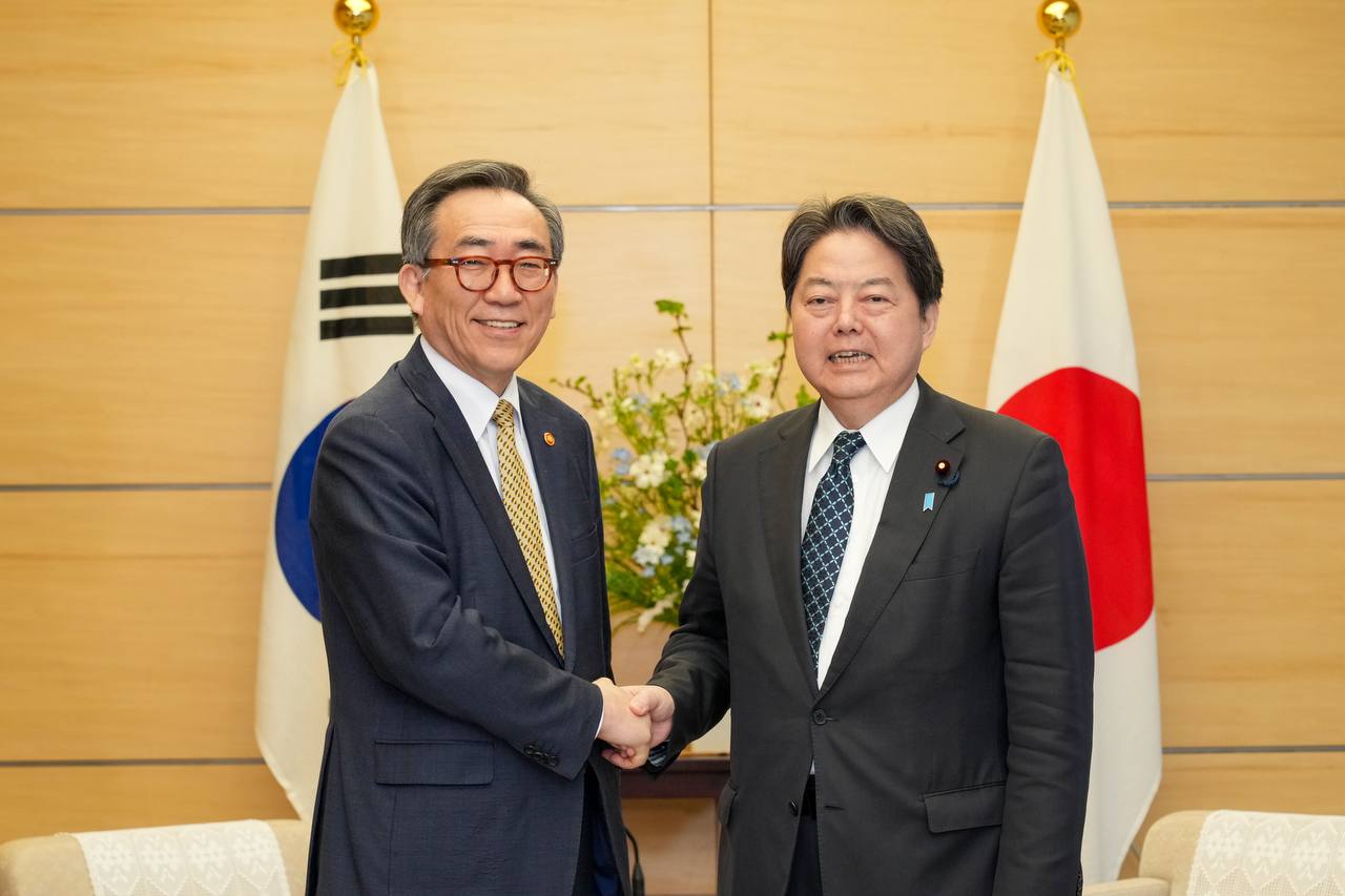 Foreign Minister Cho Tae-yul Meets with Japanese Chief Cabinet ...